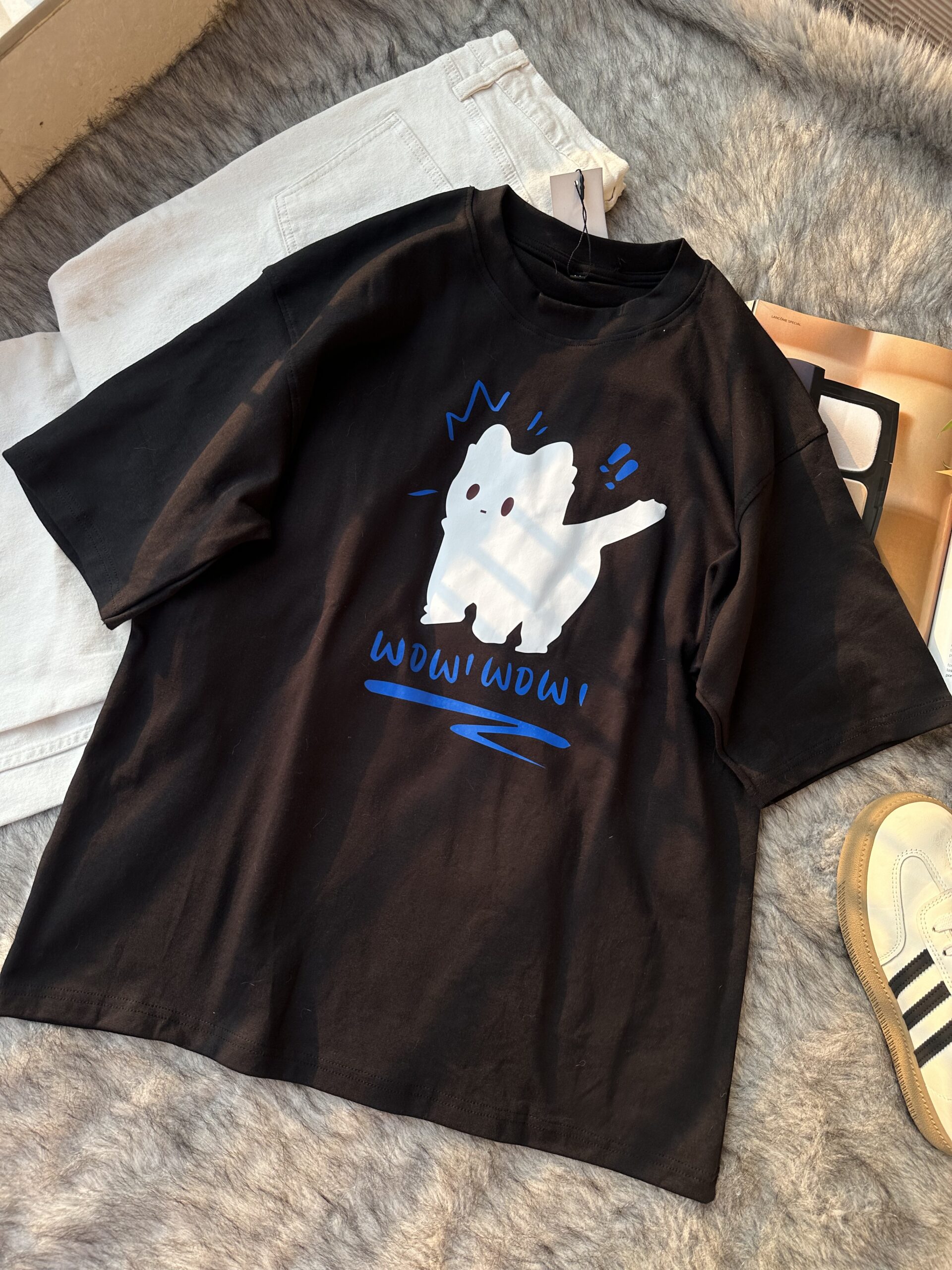 Black Unisex T-Shirt – Wow Cat - Greystones